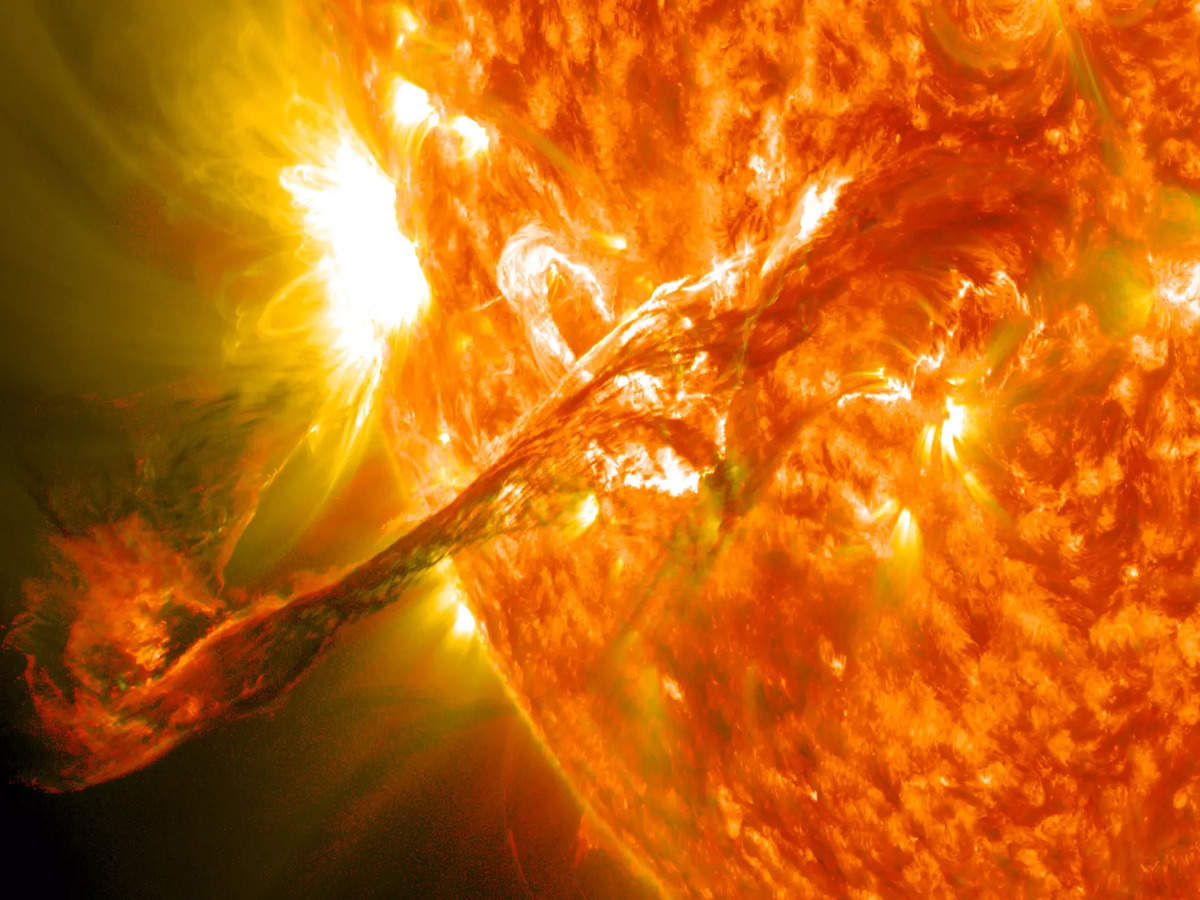 Huge Spot 7 Times Bigger Than Size of Earth Appears On Sun - The ...