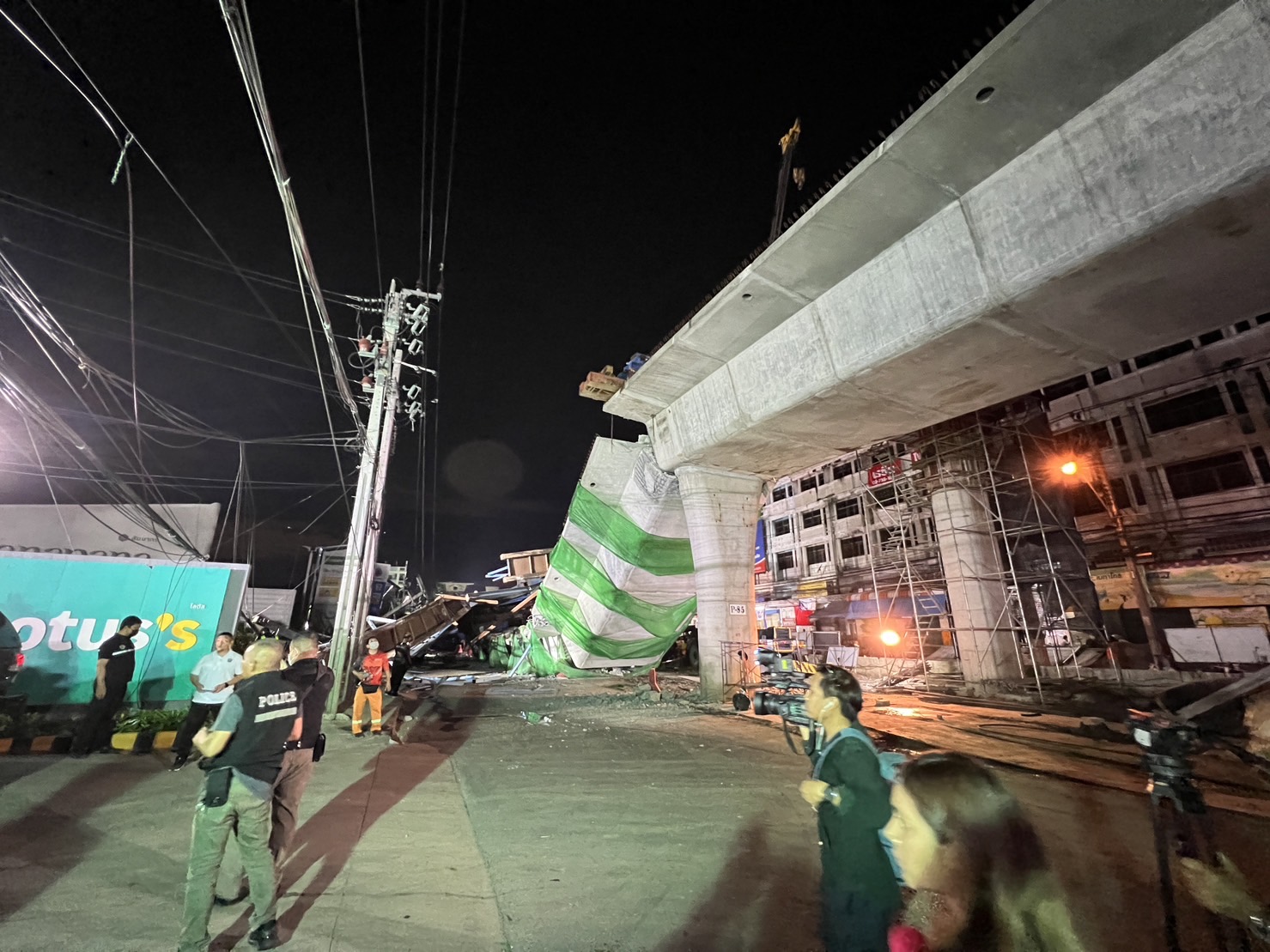 Huge Highway Under Construction Collapses in Bangkok - The Morning News